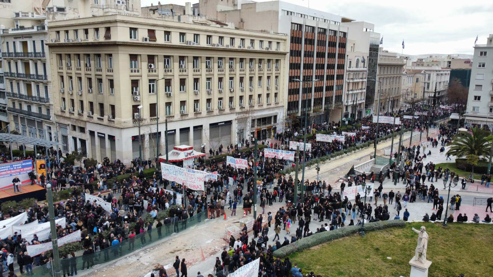 ΑΠΕΡΓΙΑ! Χιλιάδες στους δρόμους! Τεράστιο ανθρώπινο ποτάμι. Η ώρα της ...