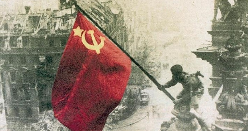 9 Μάη 1945: Αυτή είναι η σημαία μας! | Ημεροδρόμος
