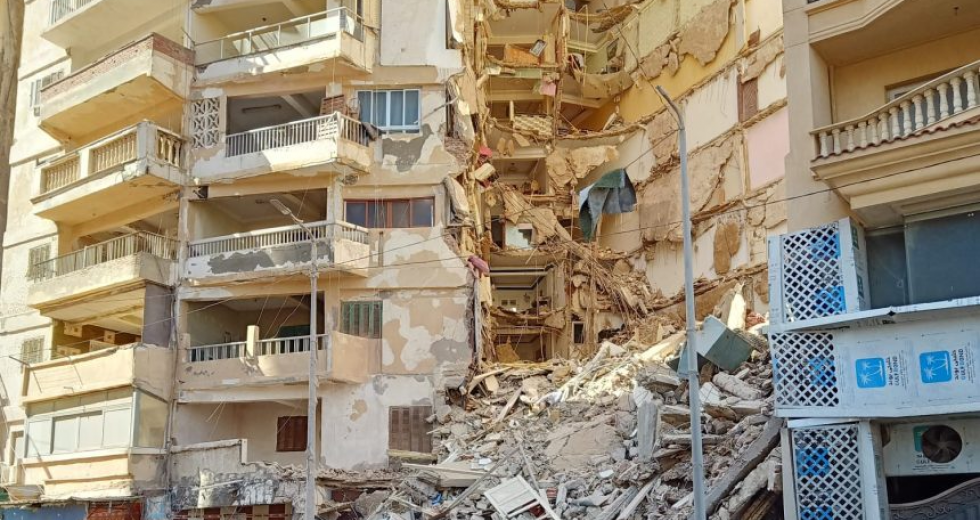 Κατέρρευσε κτίριο 13 ορόφων στην Αλεξάνδρεια της Αιγύπτου - Αγνωστος ...