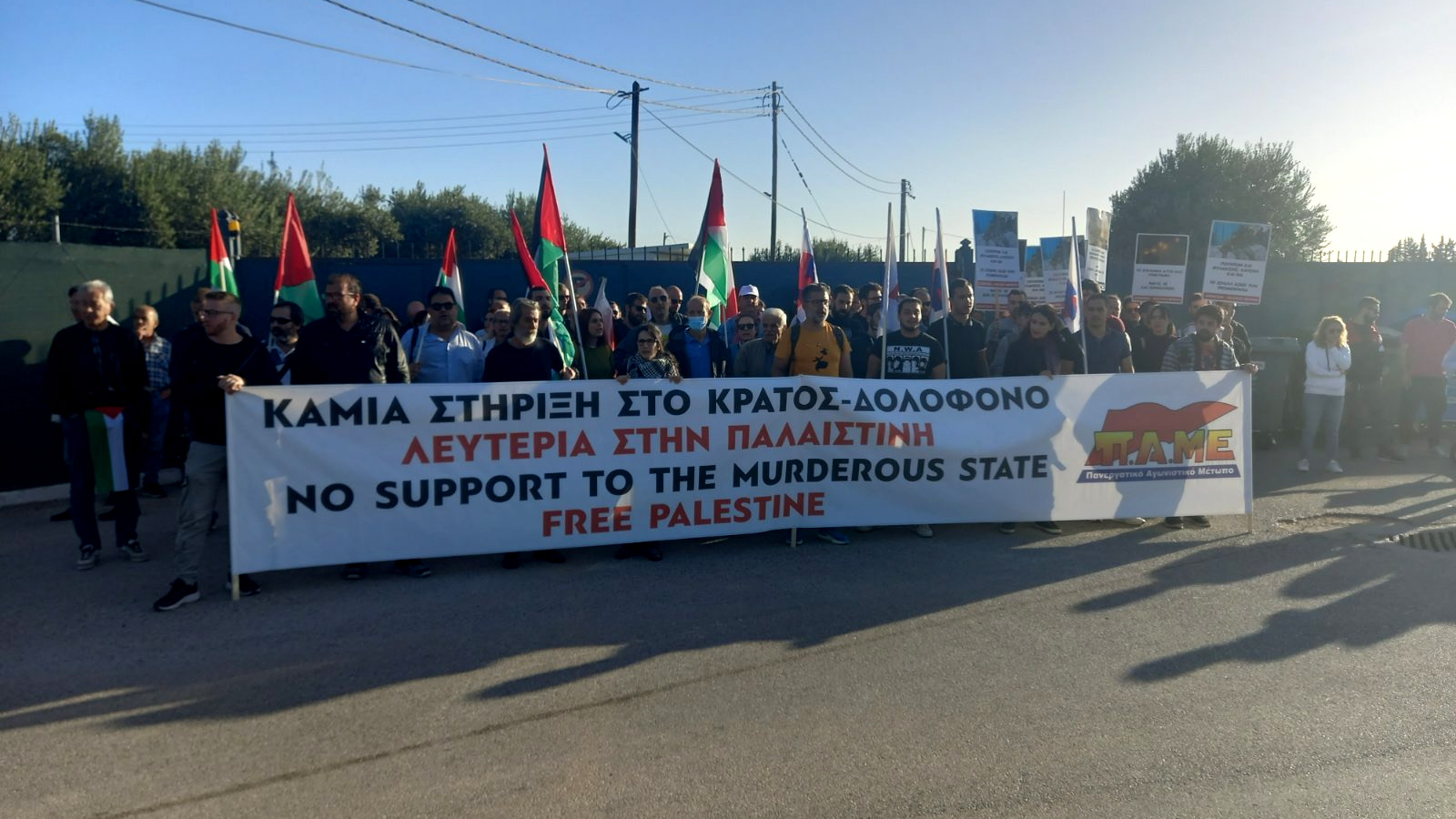 Συγκέντρωση του ΠΑΜΕ σε εργοστάσιο ενάντια στην αποστολή πολεμικού ...