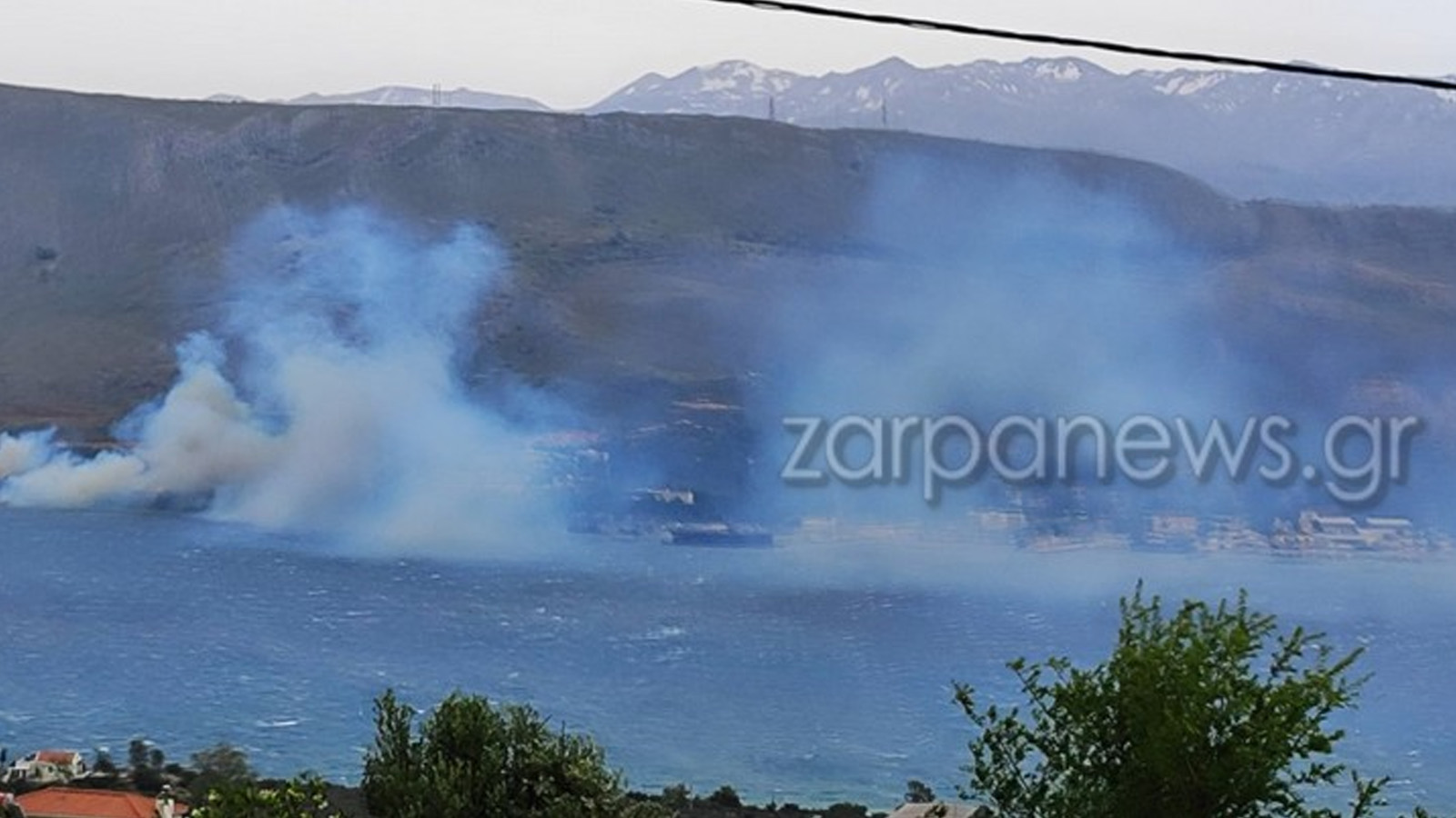 Δασική πυρκαγιά κοντά στο Ναύσταθμο της Σούδας - Εκκενώθηκε οικισμός ...