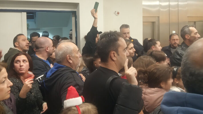Διαλύουν την εκπαίδευση: Μαθητές του 6ου και του 12ου Δημοτικού ...