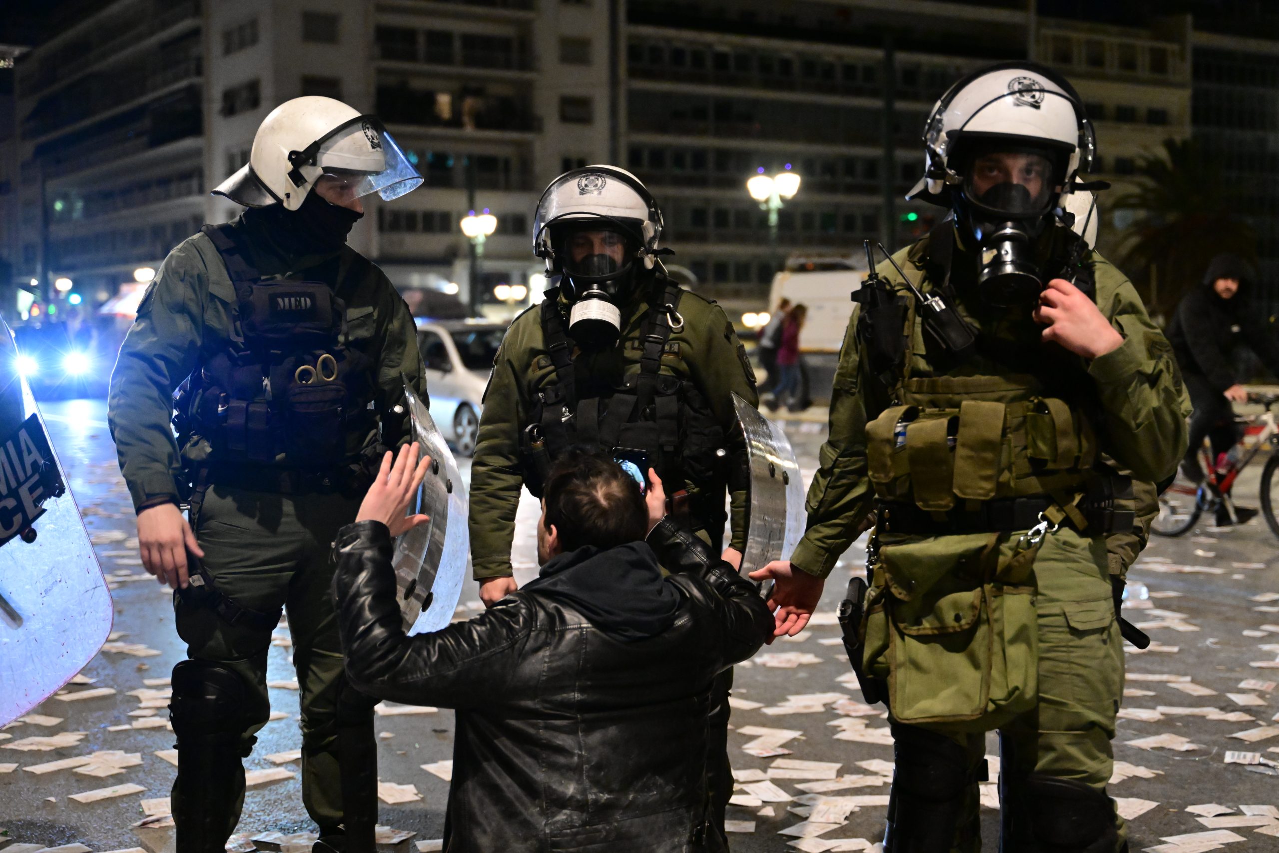 'Αγρια καταστολή από την Αστυνομία του Μητσοτάκη: «Αποχωρείτε ή θα ...