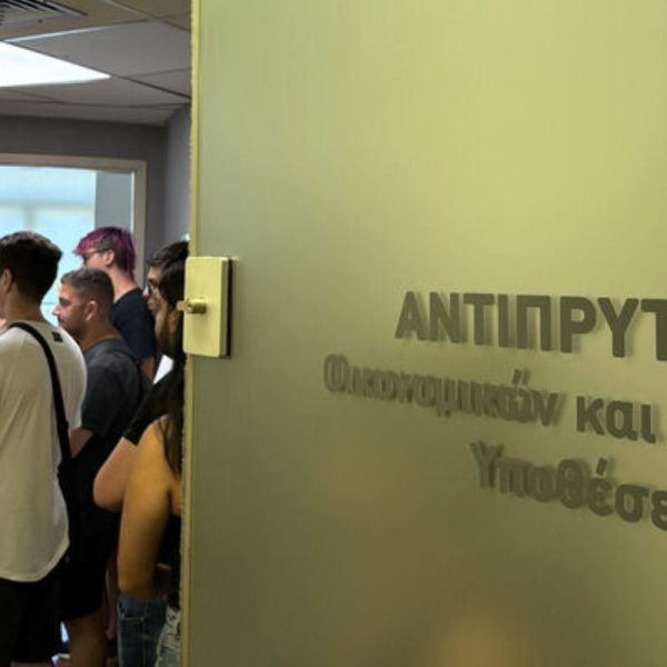 Αθλια εθνικιστικά συνθήματα στην στρατιωτική παρέλαση της Αθήνας ...
