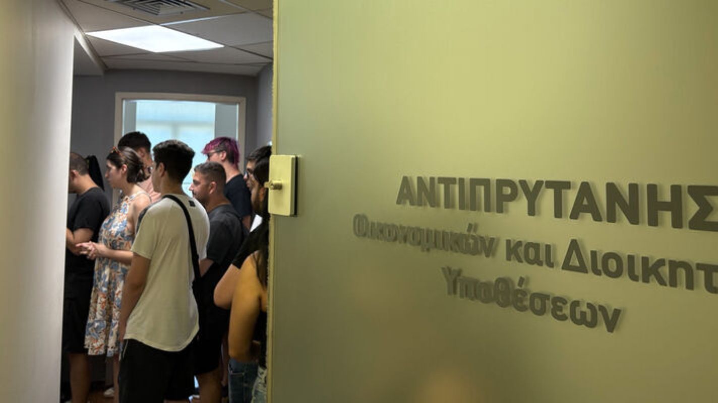Αθλια εθνικιστικά συνθήματα στην στρατιωτική παρέλαση της Αθήνας ...