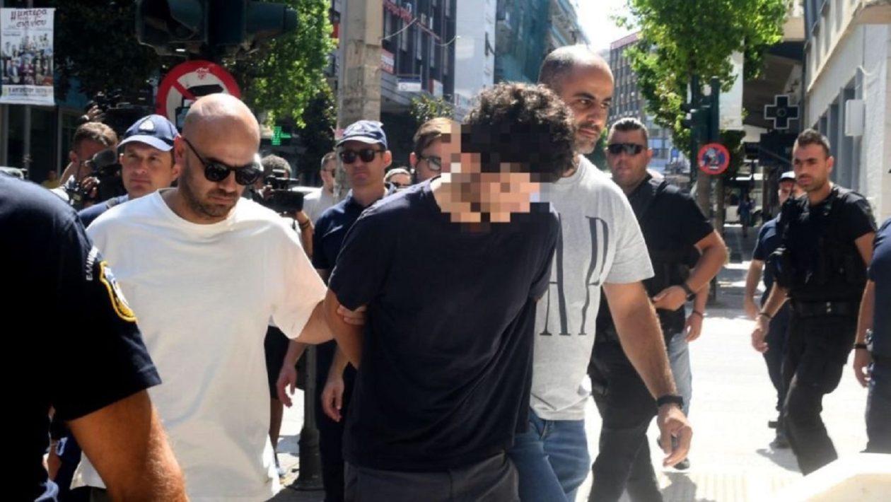 ΗΡΩ ΚΩΝΣΤΑΝΤΟΠΟΥΛΟΥ: Με δεκαεπτά σφαίρες, όσες και τα χρόνια της ...