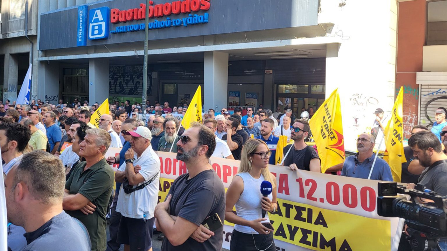 Αθλια εθνικιστικά συνθήματα στην στρατιωτική παρέλαση της Αθήνας ...