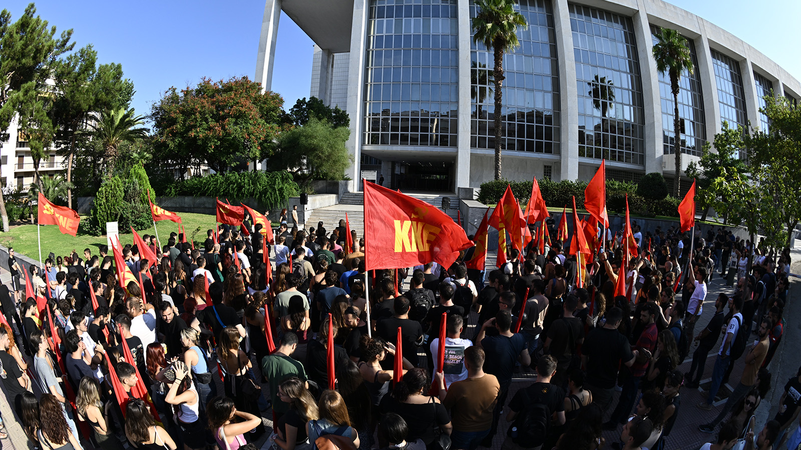 Η υποδιευθύντρια του 2 ΓΕΛ Ν. Ιωνίας κατέγραψε τους μαθητές που ...