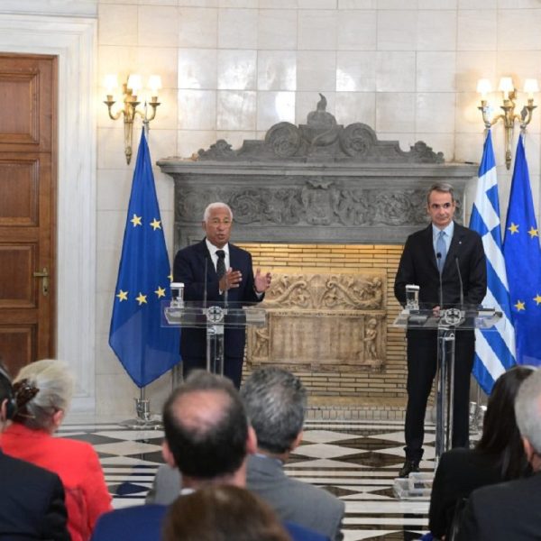 ΗΡΩ ΚΩΝΣΤΑΝΤΟΠΟΥΛΟΥ: Με δεκαεπτά σφαίρες, όσες και τα χρόνια της ...