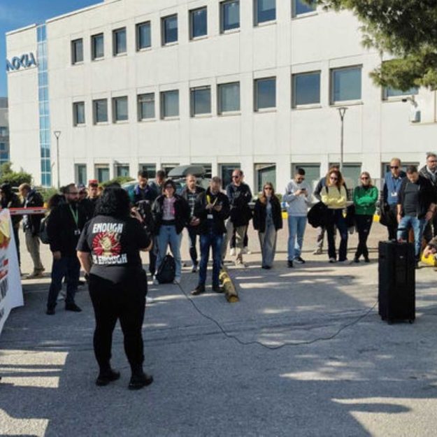 Έχει χαθεί η μπάλα! - Το πανό στο «Καραϊσκάκη» | Ημεροδρόμος