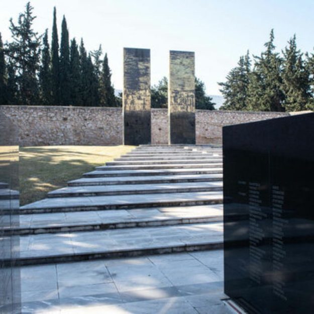 ΚΚΕ: Οι φωτογραφίες των 200 της Καισαριανής δείχνουν το ηθικό μεγαλείο ...